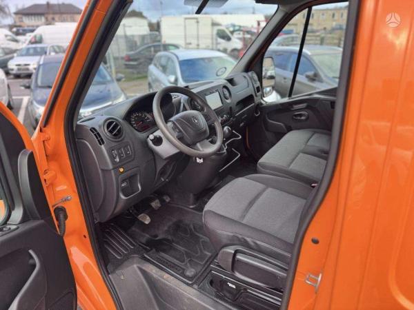 Orange Renault Master 2019 in Radviliskis, with an engine capacity of 2.30 L and mileage of 230 thousand km for 15669 €, photo 9 on AUTOMOTO.COM.LV