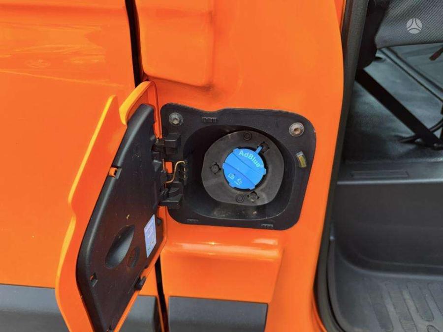 Orange Renault Master 2019 in Radviliskis, with an engine capacity of 2.30 L and mileage of 230 thousand km for 15669 €, photo 26 on AUTOMOTO.COM.LV