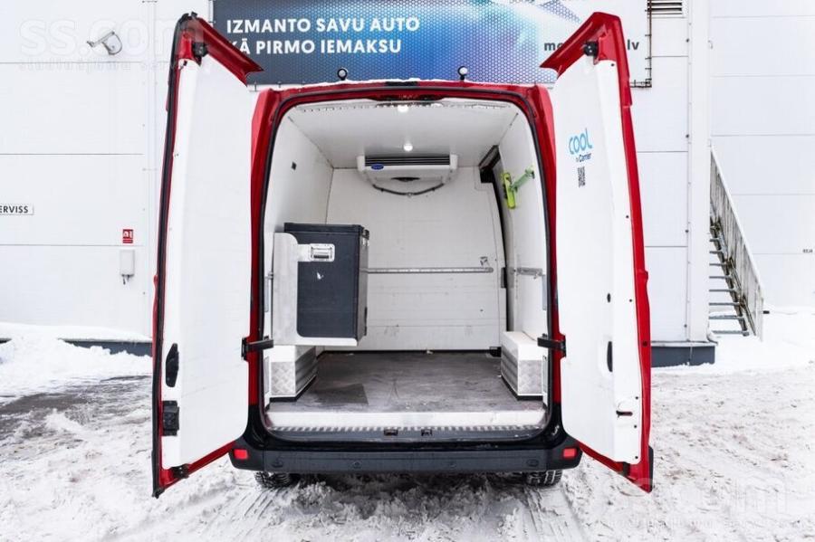 Red Renault Master 2022 in Riga, with an engine capacity of 2.30 L and mileage of 130 thousand km for 16950 €, photo 9 on AUTOMOTO.COM.LV