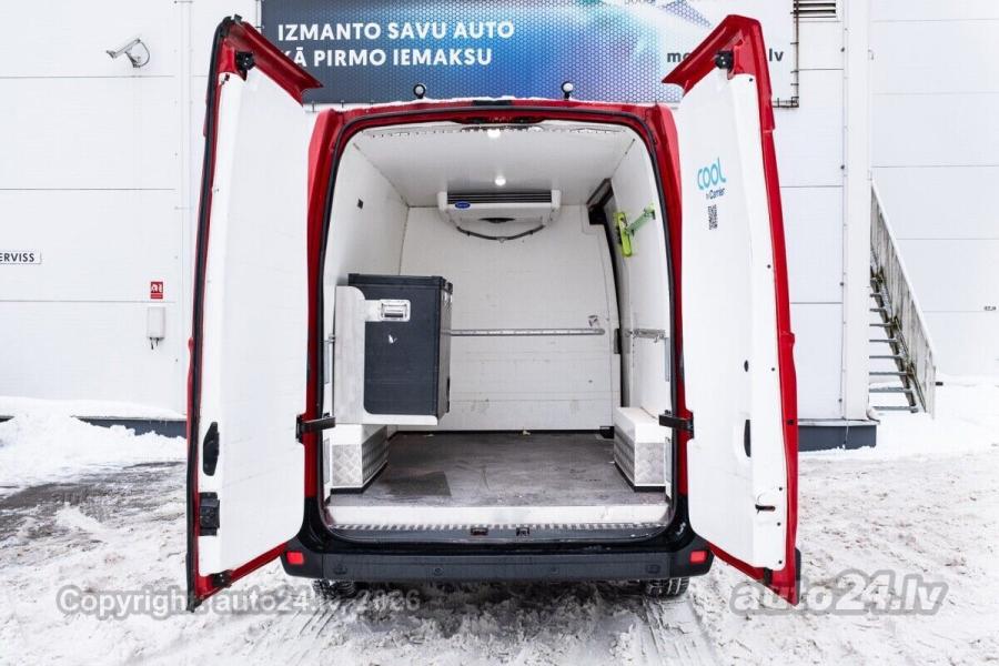 Red Renault Master 2022 in Riga, with an engine capacity of 2.30 L and mileage of 130 thousand km for 17370 €, photo 9 on AUTOMOTO.COM.LV
