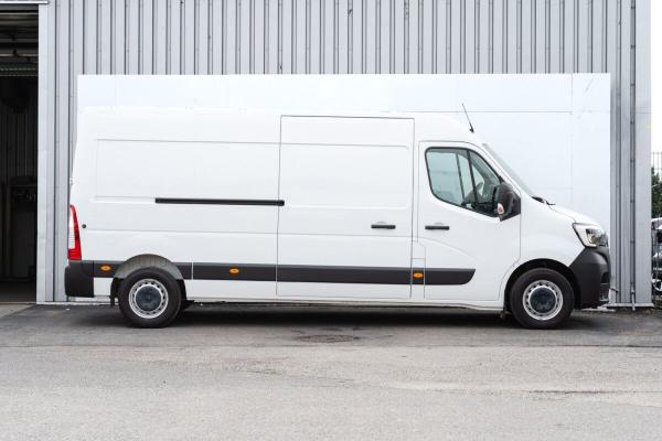 Balts Renault Master 2023 Rīga, ar dzinēja tilpumu 2.30 L un nobraukumu 47 tūkst. km par 25500 €, foto 6 vietnē AUTOMOTO.COM.LV