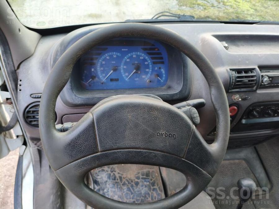 White Renault Master 2000 in Valmiera, with an engine capacity of 2.80 L and mileage of 315 thousand km for 4000 €, photo 3 on AUTOMOTO.COM.LV
