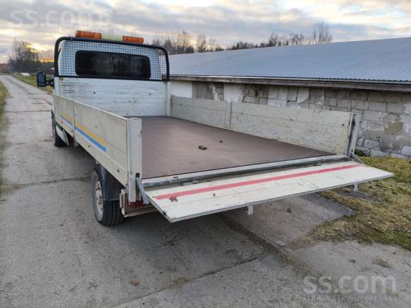 White Renault Master 2000 in Valmiera, with an engine capacity of 2.80 L and mileage of 315 thousand km for 4000 €, photo 5 on AUTOMOTO.COM.LV