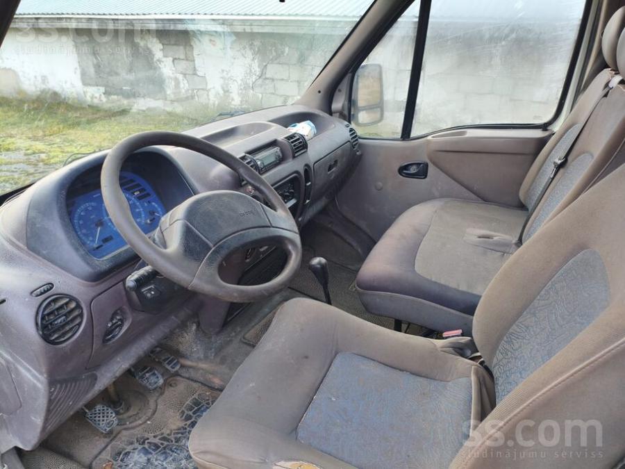 White Renault Master 2000 in Valmiera, with an engine capacity of 2.80 L and mileage of 315 thousand km for 4000 €, photo 8 on AUTOMOTO.COM.LV