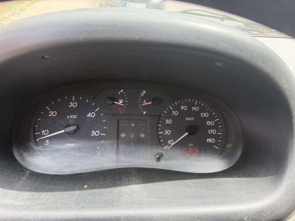 Balts Renault Master 2003 Viļņa, ar dzinēja tilpumu 2.19 L un nobraukumu 301 tūkst. km par 1700 €, foto 4 vietnē AUTOMOTO.COM.LV
