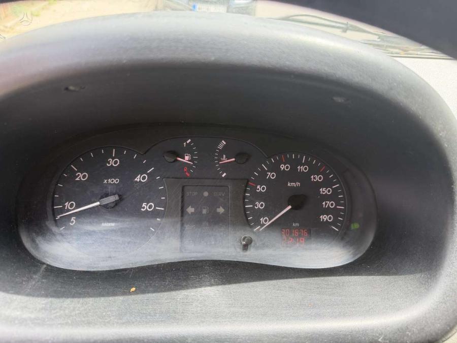Balts Renault Master 2003 Viļņa, ar dzinēja tilpumu 2.19 L un nobraukumu 301 tūkst. km par 1700 €, foto 5 vietnē AUTOMOTO.COM.LV