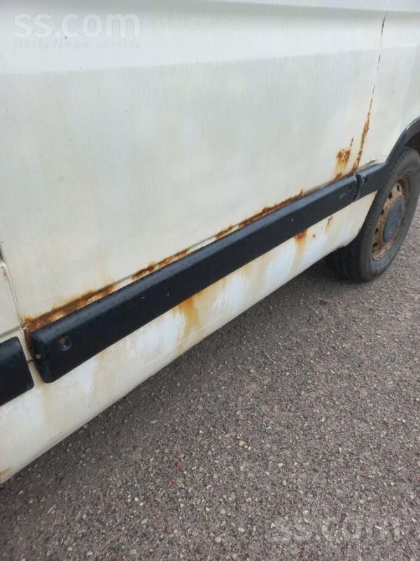 White Renault Master 2005 in Talsi, with an engine capacity of 2.50 L and mileage of 345 thousand km for 1600 €, photo 8 on AUTOMOTO.COM.LV