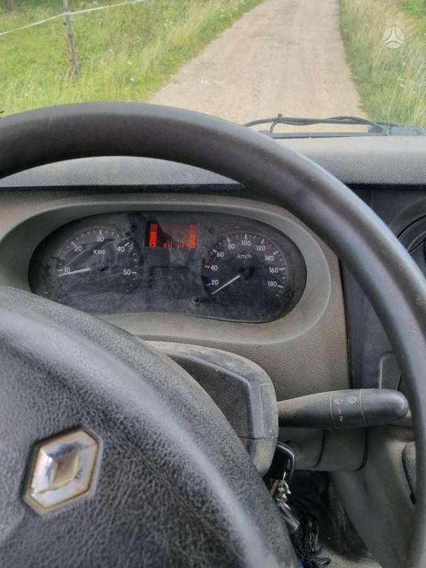 White Renault Master 2006 in Radviliskis, with an engine capacity of 2.46 L and mileage of 278 thousand km for 2500 €, photo 8 on AUTOMOTO.COM.LV