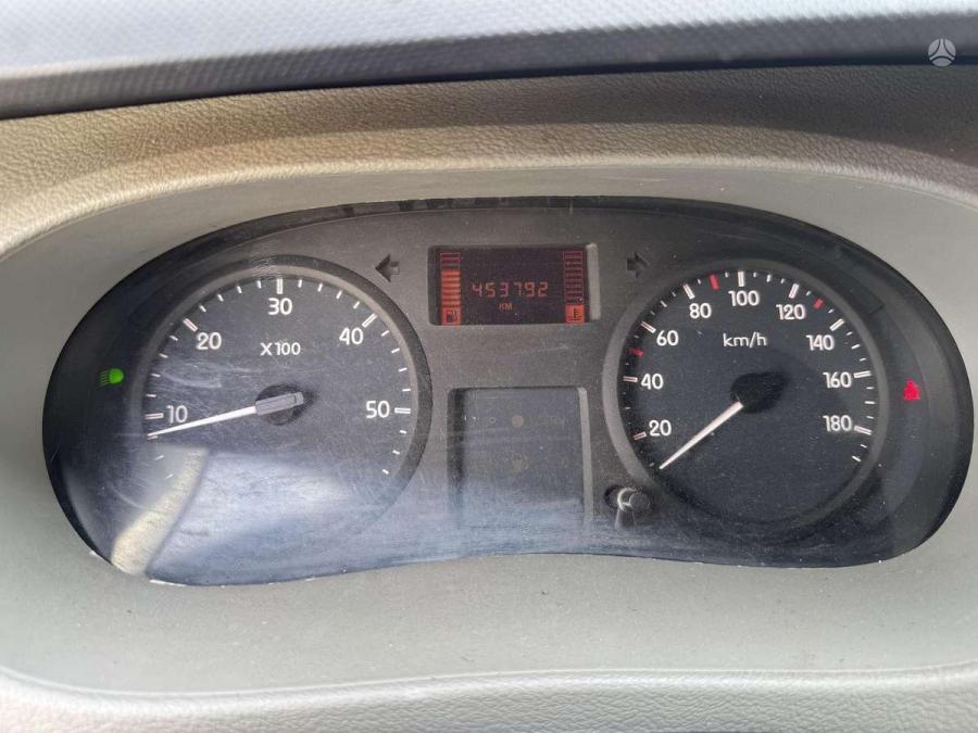 White Renault Master 2009 in Kaunas, with an engine capacity of 2.50 L and mileage of 454 thousand km for 5500 €, photo 7 on AUTOMOTO.COM.LV