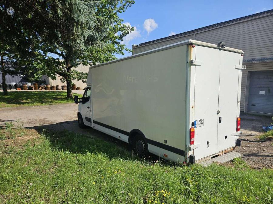 White Renault Master 2011 in Kaunas, with an engine capacity of 2.30 L and mileage of 424 thousand km for 7500 €, photo 7 on AUTOMOTO.COM.LV