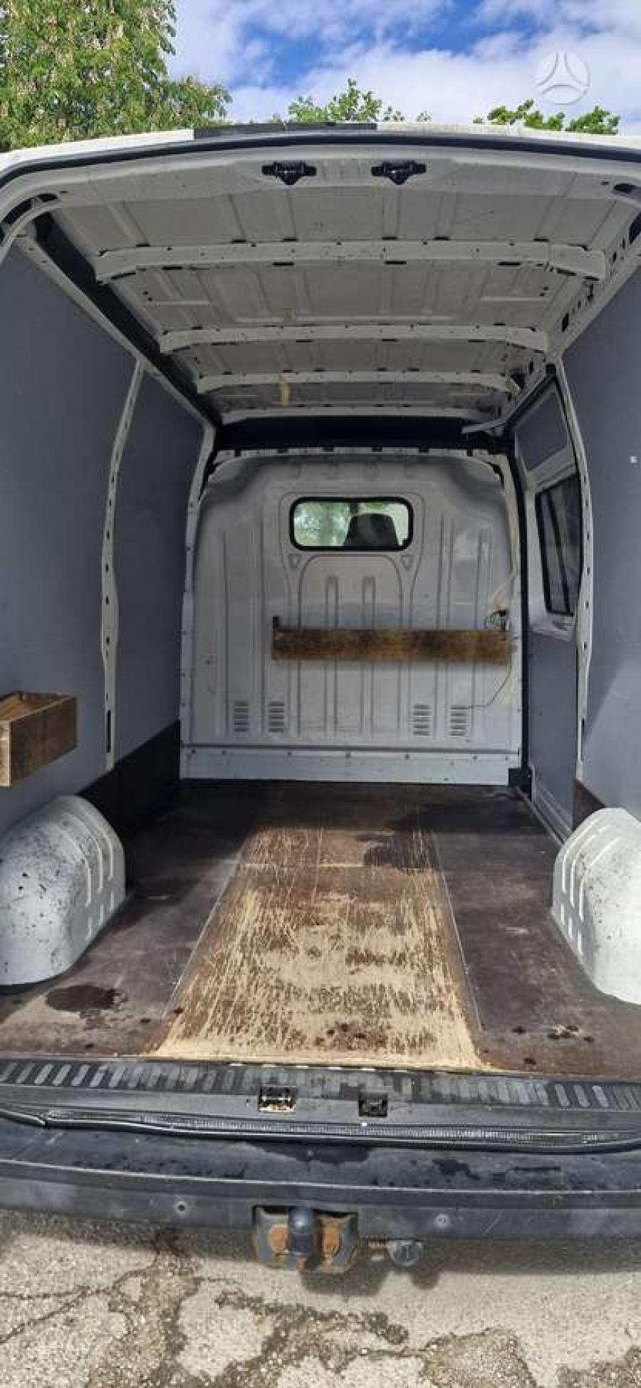 White Renault Master 2012 in Kelme, with an engine capacity of 2.30 L and mileage of 282 thousand km for 3900 €, photo 6 on AUTOMOTO.COM.LV