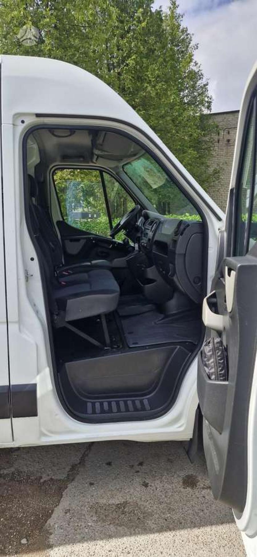 White Renault Master 2012 in Kelme, with an engine capacity of 2.30 L and mileage of 282 thousand km for 3900 €, photo 11 on AUTOMOTO.COM.LV
