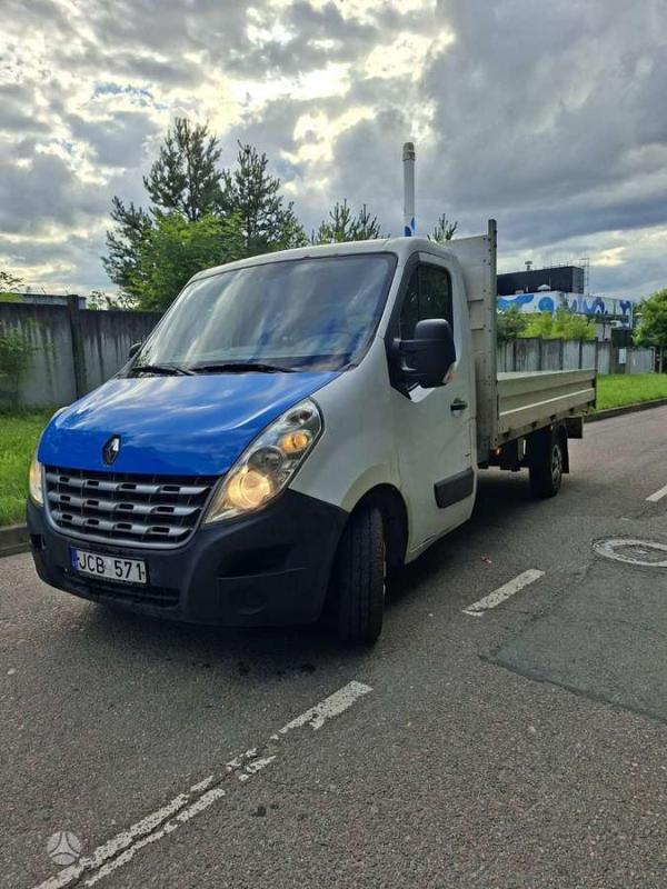 White Renault Master 2012 in Vilnius, with an engine capacity of 2.30 L and mileage of 418 thousand km for 5999 €, photo 1 on AUTOMOTO.COM.LV