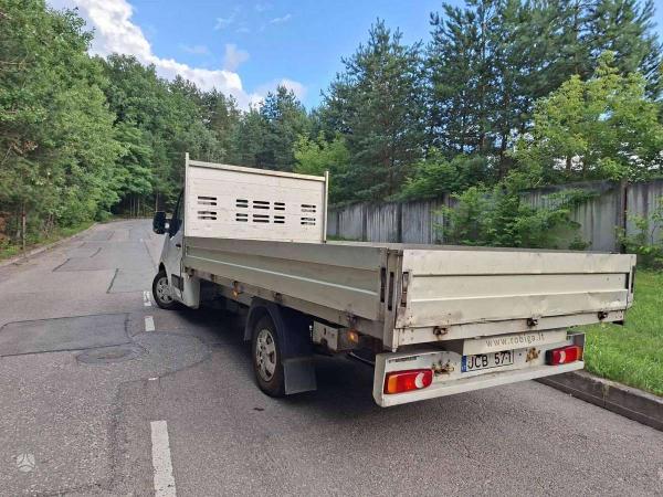 White Renault Master 2012 in Vilnius, with an engine capacity of 2.30 L and mileage of 418 thousand km for 5999 €, photo 6 on AUTOMOTO.COM.LV