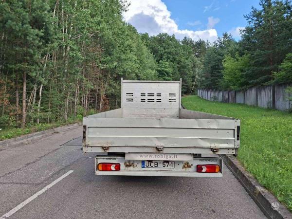 White Renault Master 2012 in Vilnius, with an engine capacity of 2.30 L and mileage of 418 thousand km for 5999 €, photo 7 on AUTOMOTO.COM.LV
