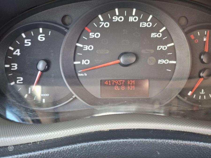 White Renault Master 2012 in Vilnius, with an engine capacity of 2.30 L and mileage of 418 thousand km for 5999 €, photo 9 on AUTOMOTO.COM.LV