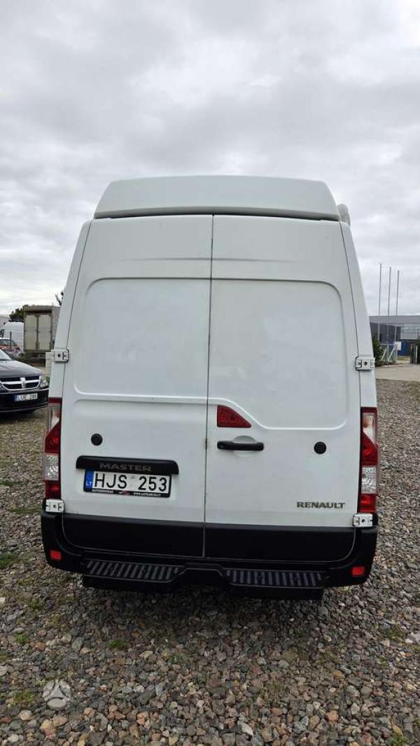 White Renault Master 2013 in Siauliai, with an engine capacity of 2.30 L and mileage of 318 thousand km for 6200 €, photo 5 on AUTOMOTO.COM.LV