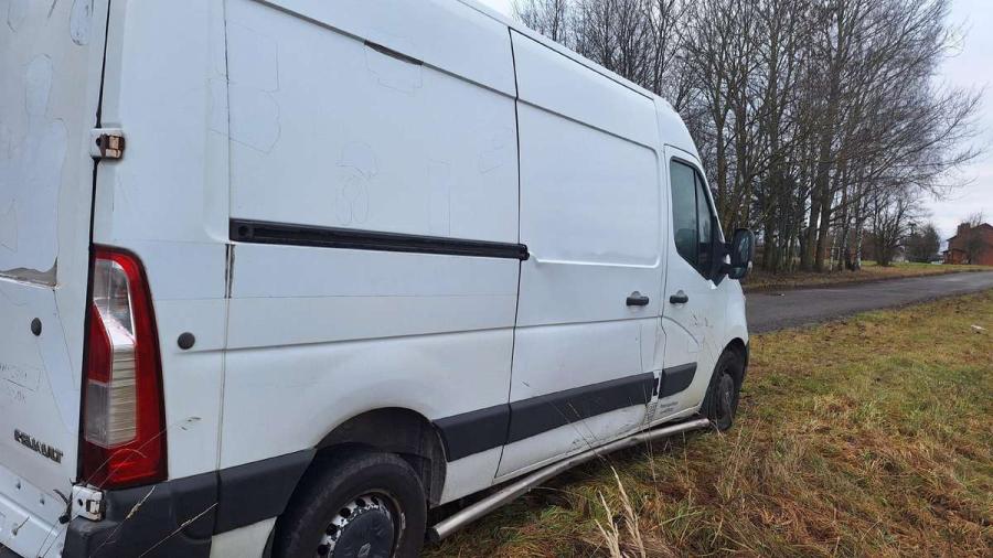 White Renault Master 2014 in Taurage, with an engine capacity of 2.30 L and mileage of 407 thousand km for 3000 €, photo 5 on AUTOMOTO.COM.LV