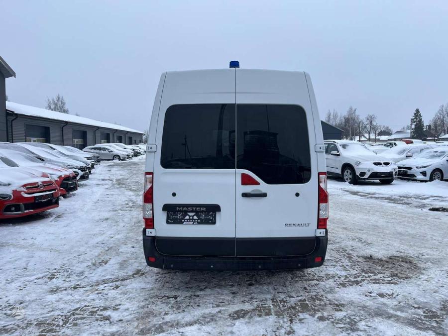 White Renault Master 2014 in Taurage, with an engine capacity of 2.30 L and mileage of 330 thousand km for 5900 €, photo 9 on AUTOMOTO.COM.LV