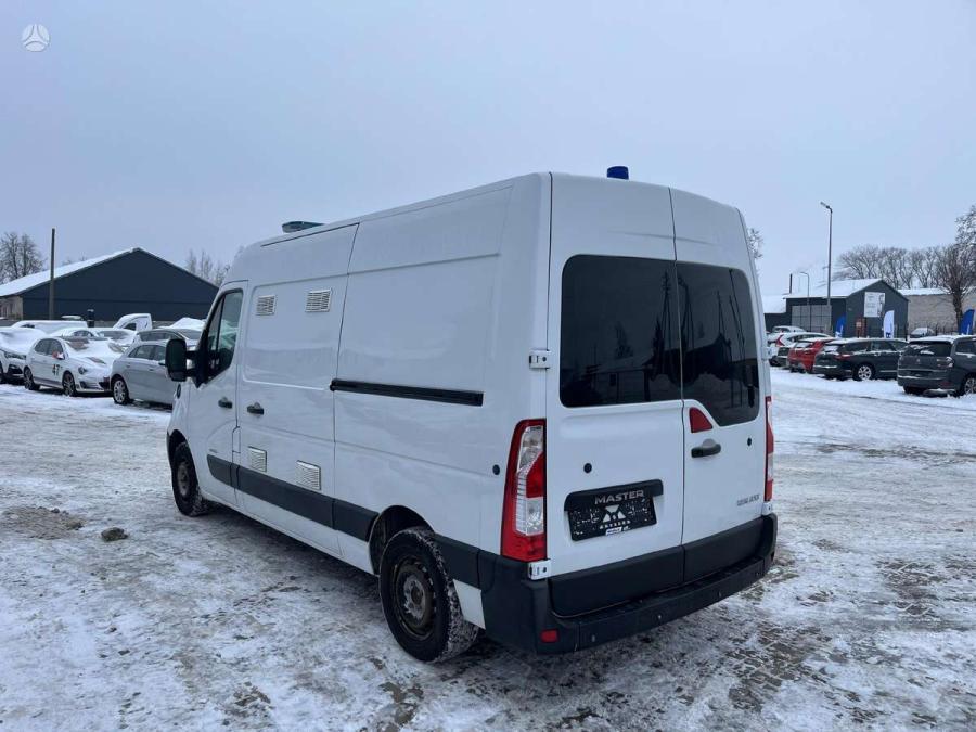 White Renault Master 2014 in Taurage, with an engine capacity of 2.30 L and mileage of 330 thousand km for 5900 €, photo 10 on AUTOMOTO.COM.LV
