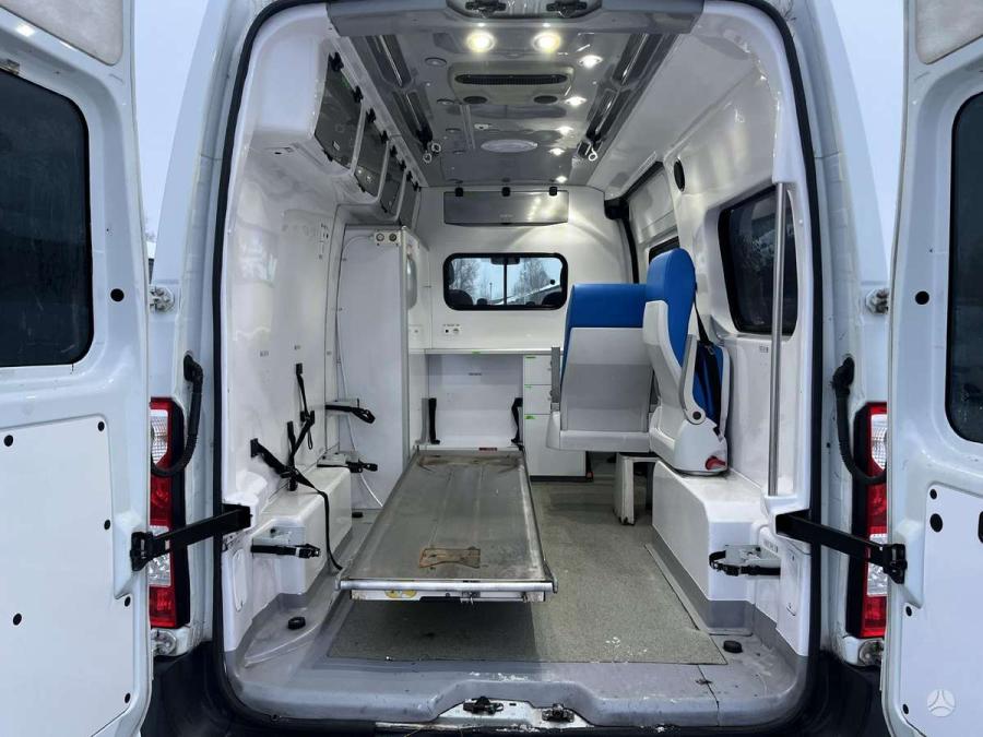White Renault Master 2014 in Taurage, with an engine capacity of 2.30 L and mileage of 330 thousand km for 5900 €, photo 18 on AUTOMOTO.COM.LV