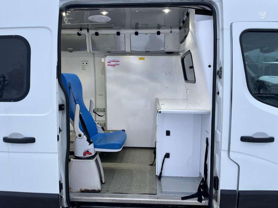 White Renault Master 2014 in Taurage, with an engine capacity of 2.30 L and mileage of 330 thousand km for 5900 €, photo 22 on AUTOMOTO.COM.LV