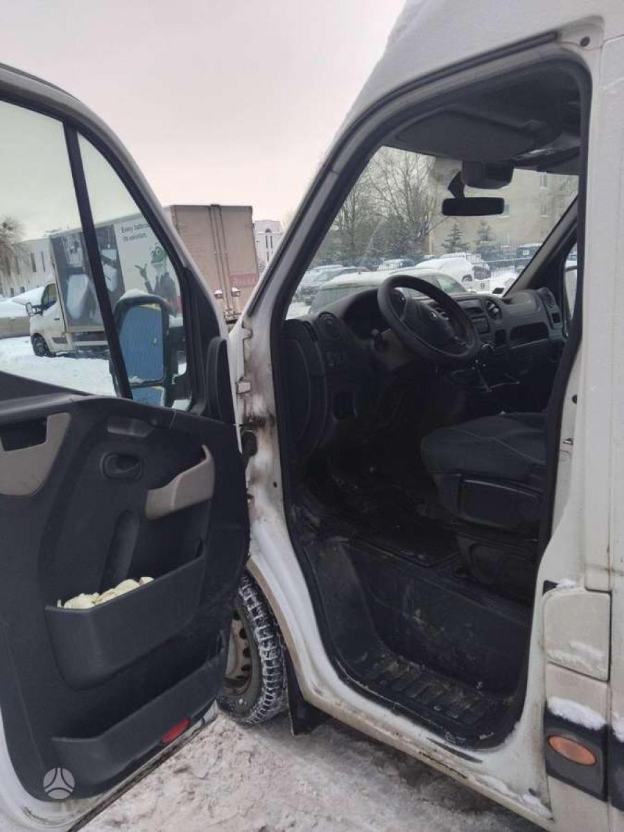 White Renault Master 2014 in Kaunas, with an engine capacity of 2.30 L and mileage of 647 thousand km for 4840 €, photo 4 on AUTOMOTO.COM.LV