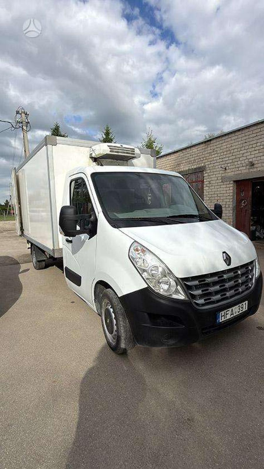 White Renault Master 2014 in Pakruojis, with an engine capacity of 2.30 L and mileage of 285 thousand km for 7550 €, photo 4 on AUTOMOTO.COM.LV