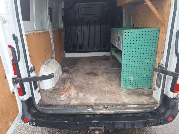 Balts Renault Master 2015 Tauragė, ar dzinēja tilpumu 2.30 L un nobraukumu 350 tūkst. km par 4300 €, foto 8 vietnē AUTOMOTO.COM.LV