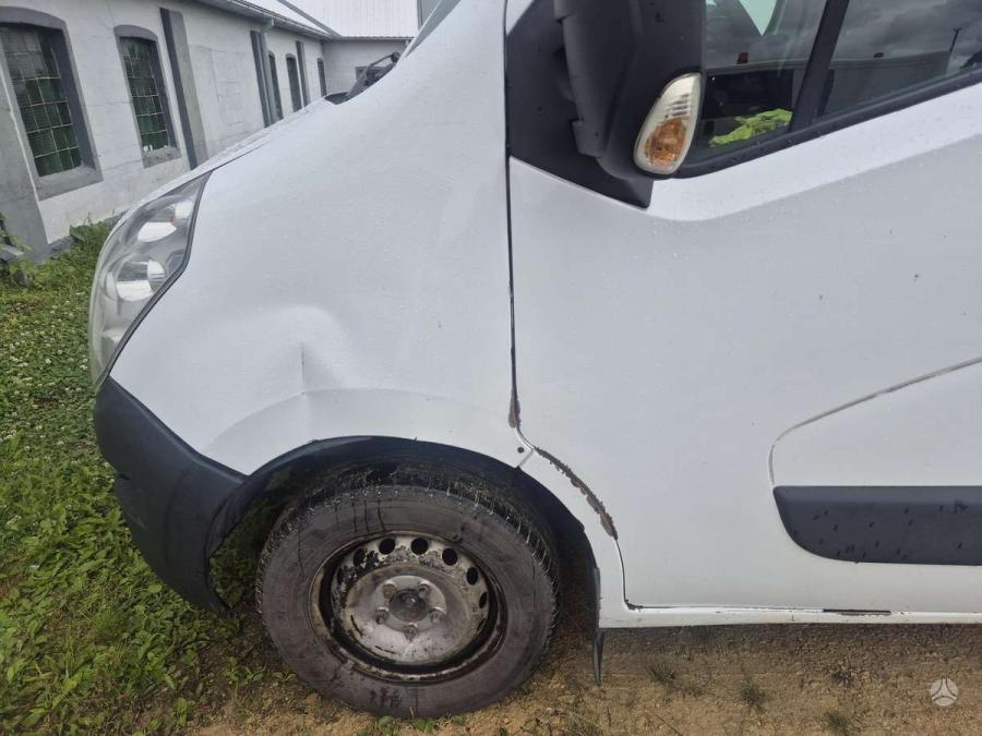 White Renault Master 2015 in Pakruojis, with an engine capacity of 2.30 L and mileage of 455 thousand km for 2600 €, photo 3 on AUTOMOTO.COM.LV
