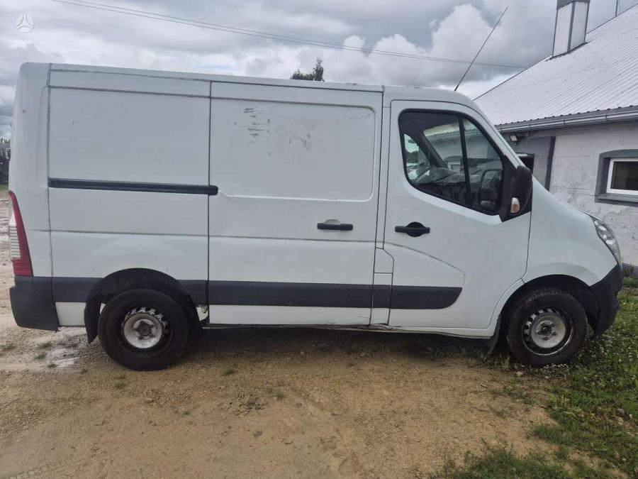 White Renault Master 2015 in Pakruojis, with an engine capacity of 2.30 L and mileage of 455 thousand km for 2600 €, photo 6 on AUTOMOTO.COM.LV