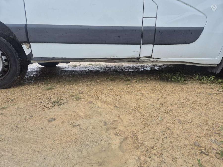White Renault Master 2015 in Pakruojis, with an engine capacity of 2.30 L and mileage of 455 thousand km for 2600 €, photo 7 on AUTOMOTO.COM.LV
