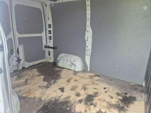 White Renault Master 2015 in Pakruojis, with an engine capacity of 2.30 L and mileage of 455 thousand km for 2600 €, photo 8 on AUTOMOTO.COM.LV