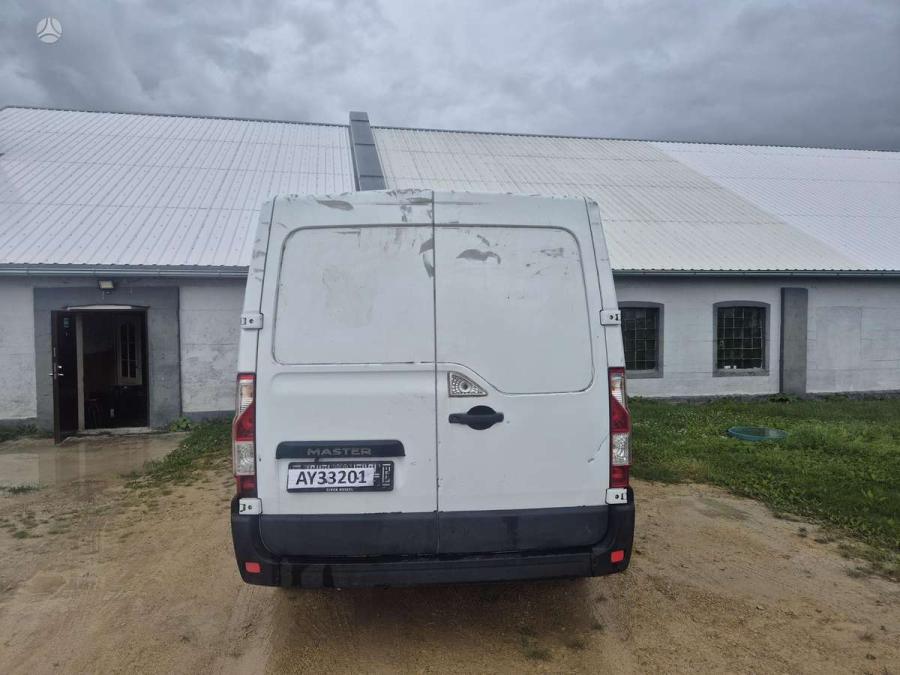 White Renault Master 2015 in Pakruojis, with an engine capacity of 2.30 L and mileage of 455 thousand km for 2600 €, photo 10 on AUTOMOTO.COM.LV