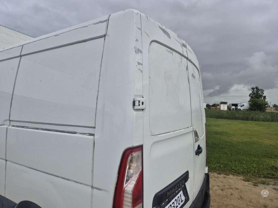 White Renault Master 2015 in Pakruojis, with an engine capacity of 2.30 L and mileage of 455 thousand km for 2600 €, photo 11 on AUTOMOTO.COM.LV