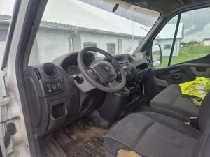 White Renault Master 2015 in Pakruojis, with an engine capacity of 2.30 L and mileage of 455 thousand km for 2600 €, photo 12 on AUTOMOTO.COM.LV