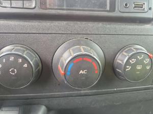 White Renault Master 2015 in Pakruojis, with an engine capacity of 2.30 L and mileage of 455 thousand km for 2600 €, photo 13 on AUTOMOTO.COM.LV