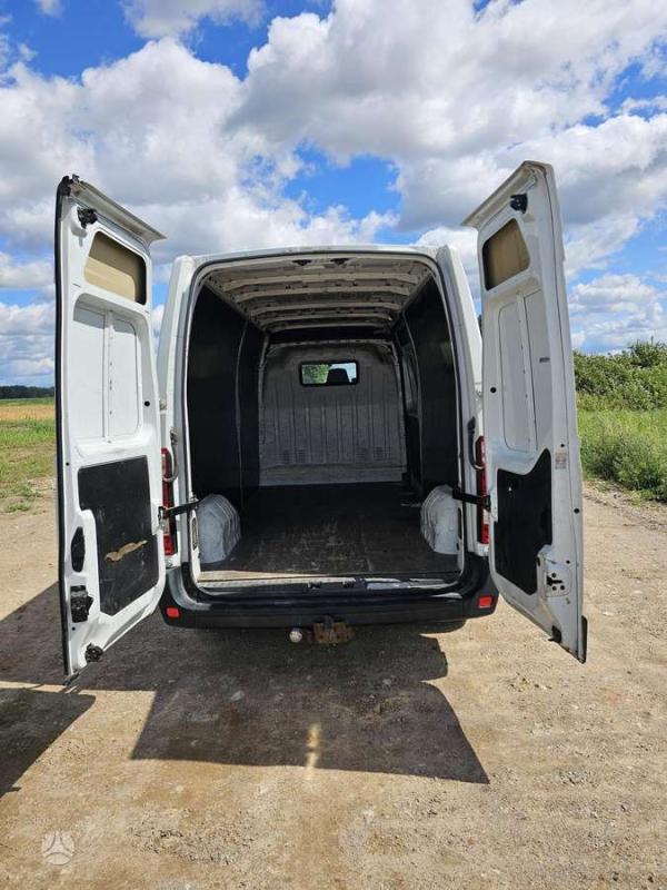 White Renault Master 2015 in Kaunas, with an engine capacity of 2.30 L and mileage of 450 thousand km for 5800 €, photo 6 on AUTOMOTO.COM.LV