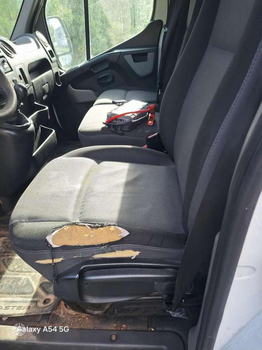 White Renault Master 2015 in Taurage, with an engine capacity of 2.30 L and mileage of 350 thousand km for 3300 €, photo 8 on AUTOMOTO.COM.LV