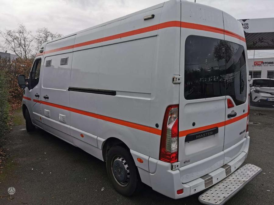 White Renault Master 2016 in Kaunas, with an engine capacity of 2.30 L and mileage of 270 thousand km for 6250 €, photo 7 on AUTOMOTO.COM.LV