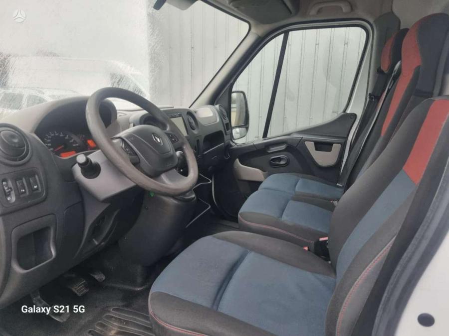 White Renault Master 2017 in Taurage, with an engine capacity of 2.30 L and mileage of 258 thousand km for 7502 €, photo 9 on AUTOMOTO.COM.LV