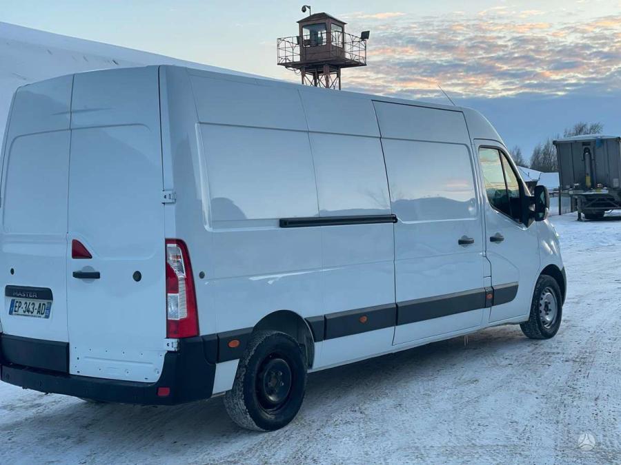 White Renault Master 2017 in Taurage, with an engine capacity of 2.30 L and mileage of 255 thousand km for 7300 €, photo 5 on AUTOMOTO.COM.LV