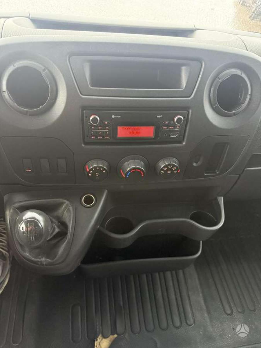 White Renault Master 2017 in Kaunas, with an engine capacity of 2.30 L and mileage of 267 thousand km for 4250 €, photo 10 on AUTOMOTO.COM.LV