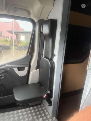 White Renault Master 2017 in Kaunas, with an engine capacity of 2.30 L and mileage of 267 thousand km for 4250 €, photo 12 on AUTOMOTO.COM.LV