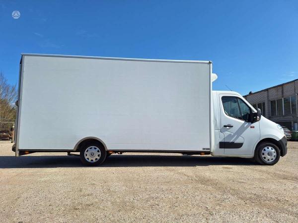 White Renault Master 2017 in Dobele, with an engine capacity of 2.30 L and mileage of 325 thousand km for 9600 €, photo 6 on AUTOMOTO.COM.LV
