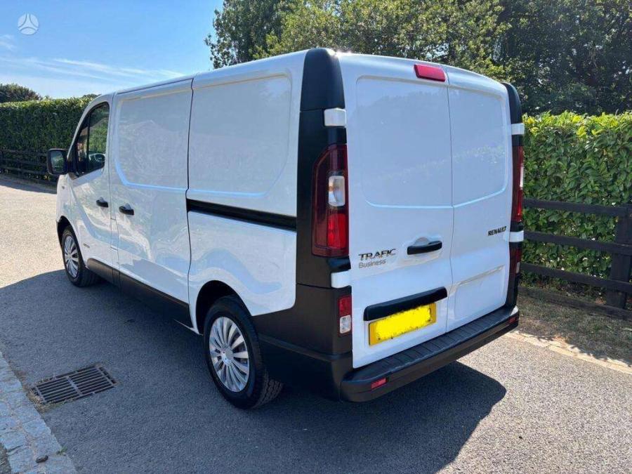 White Renault Master 2017 in Kaunas, with an engine capacity of 1.60 L and mileage of 197 thousand km for 3100 €, photo 3 on AUTOMOTO.COM.LV