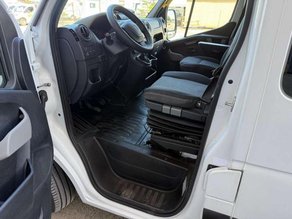 White Renault Master 2017 in Klaipeda, with an engine capacity of 2.30 L and mileage of 271 thousand km for 7999 €, photo 11 on AUTOMOTO.COM.LV