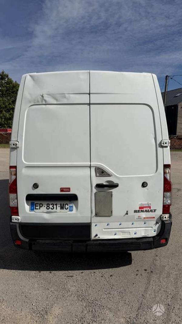 White Renault Master 2017 in Taurage, with an engine capacity of 2.30 L and mileage of 453 thousand km for 4900 €, photo 7 on AUTOMOTO.COM.LV