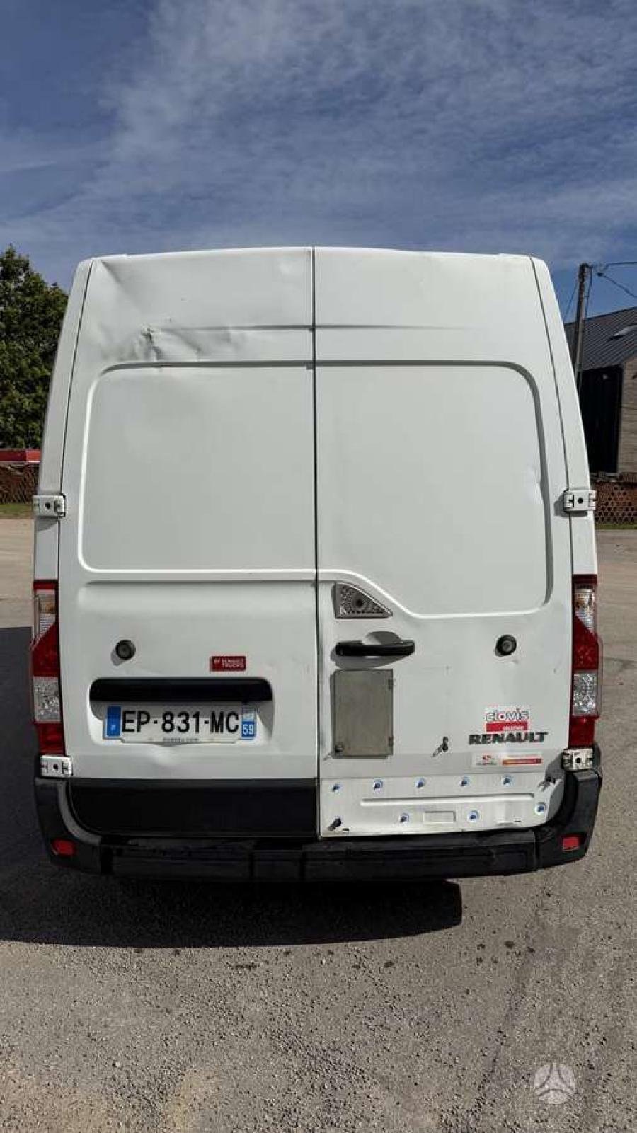 White Renault Master 2017 in Taurage, with an engine capacity of 2.30 L and mileage of 453 thousand km for 4900 €, photo 7 on AUTOMOTO.COM.LV