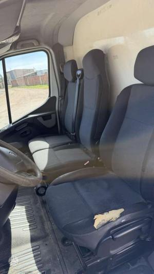White Renault Master 2017 in Taurage, with an engine capacity of 2.30 L and mileage of 453 thousand km for 4900 €, photo 10 on AUTOMOTO.COM.LV